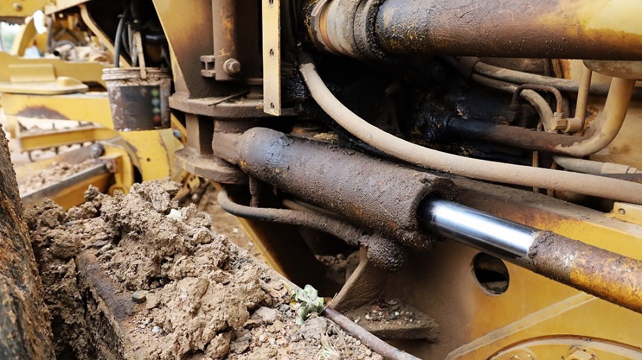 Hydraulic Fluid Contamination: Common Causes and Types